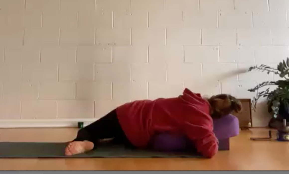 Darling Yoga – Yin Yoga Class with Peak Pose - Deer Pose