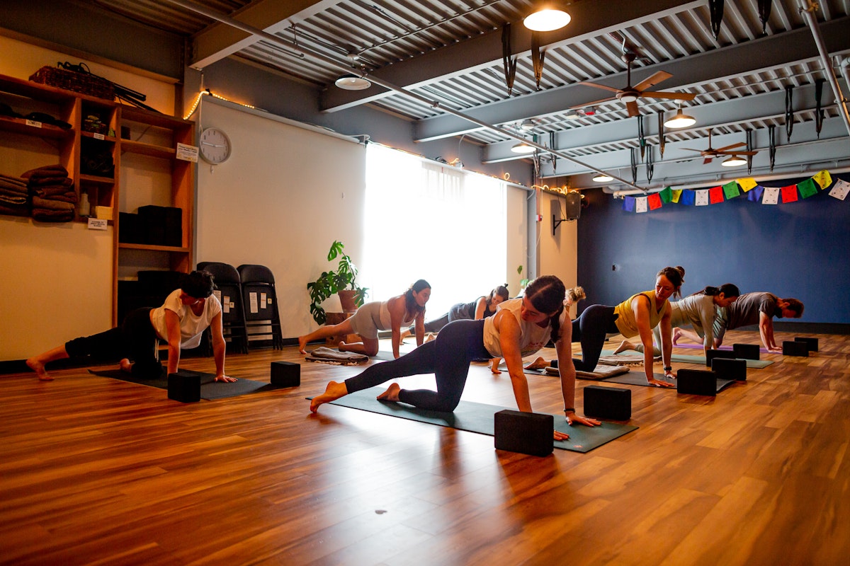 Union | Core Flow (75 mins) at Sangha Studio